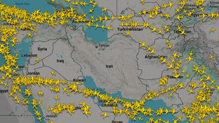 Irã fecha espaço aéreo e pressiona aviação global